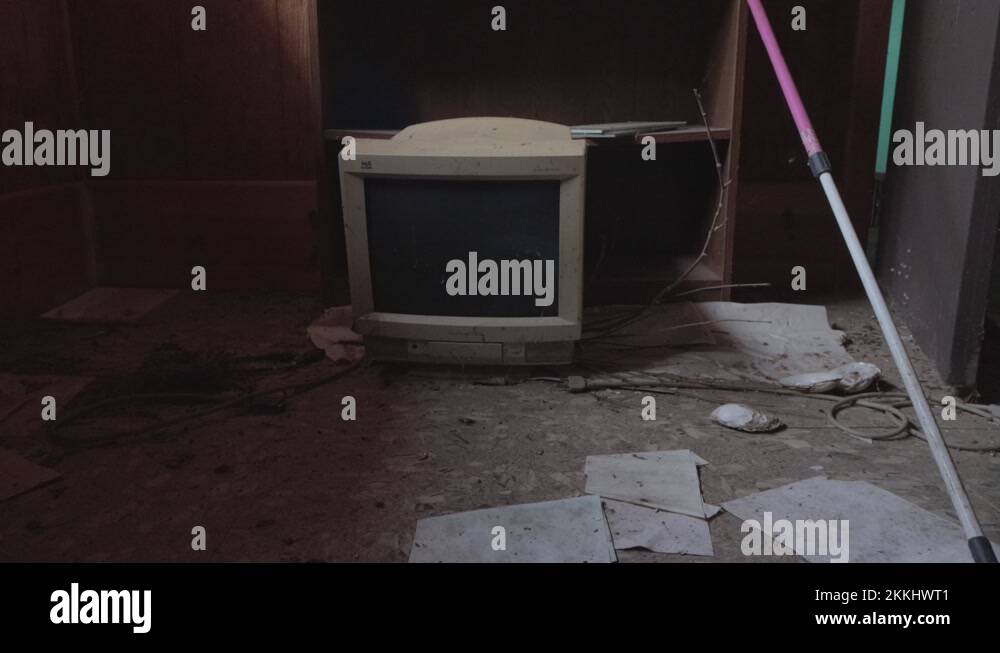 Monitor trash Stock Videos & Footage - HD and 4K Video Clips - Alamy