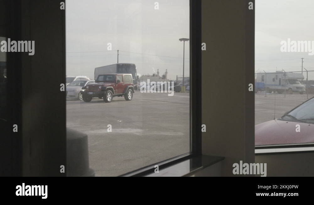 Bus pulling Stock Videos & Footage - HD and 4K Video Clips - Alamy