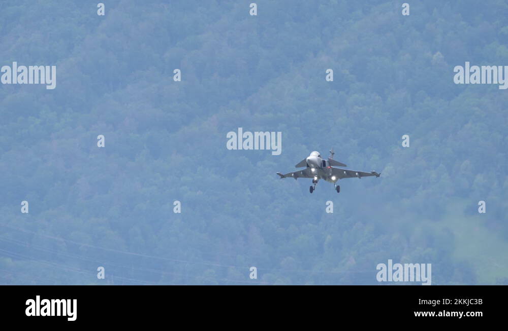 Gripen jet landing Stock Videos & Footage - HD and 4K Video Clips - Alamy