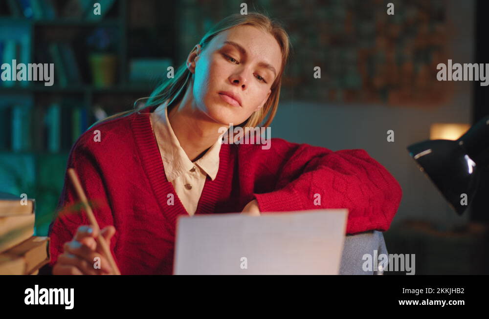Thinking lady Stock Videos & Footage - HD and 4K Video Clips - Alamy