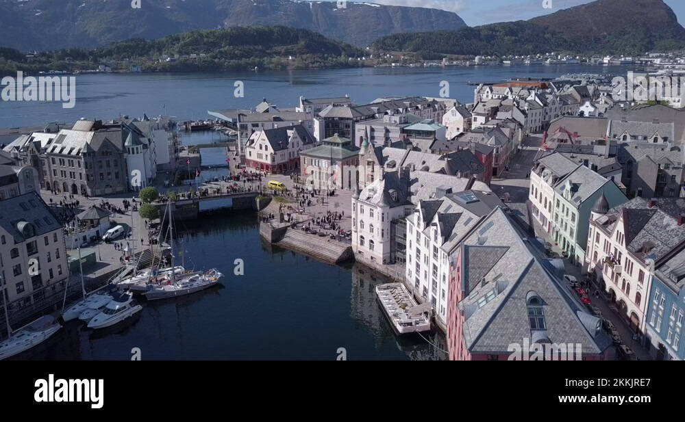 Gathering people Stock Videos & Footage - HD and 4K Video Clips - Alamy