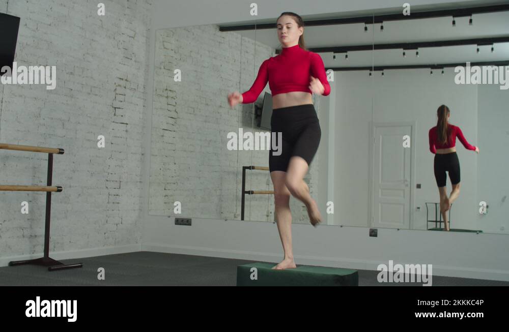 Lifting posture box Stock Videos & Footage - HD and 4K Video Clips - Alamy