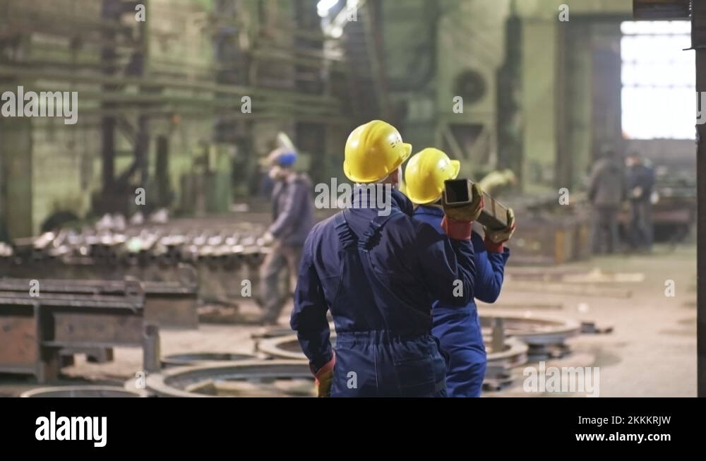 Men carrying beam Stock Videos & Footage - HD and 4K Video Clips - Alamy
