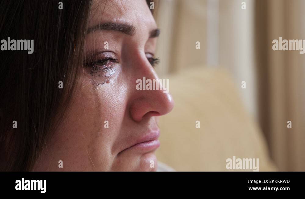 Woman crying mascara Stock Videos & Footage - HD and 4K Video Clips - Alamy