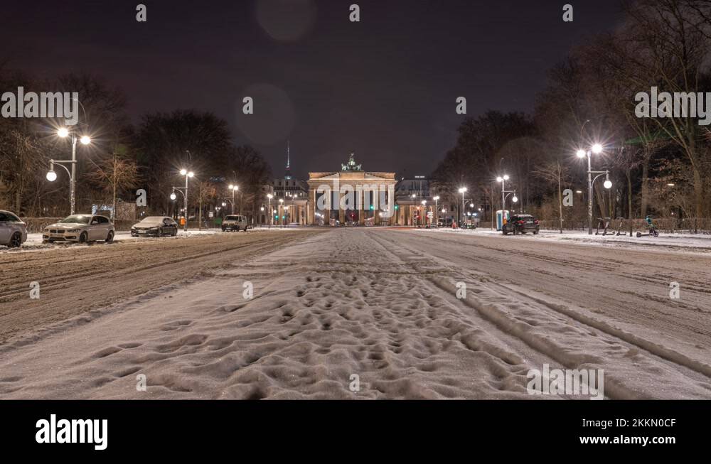 Snow berlin gate Stock Videos & Footage - HD and 4K Video Clips - Alamy