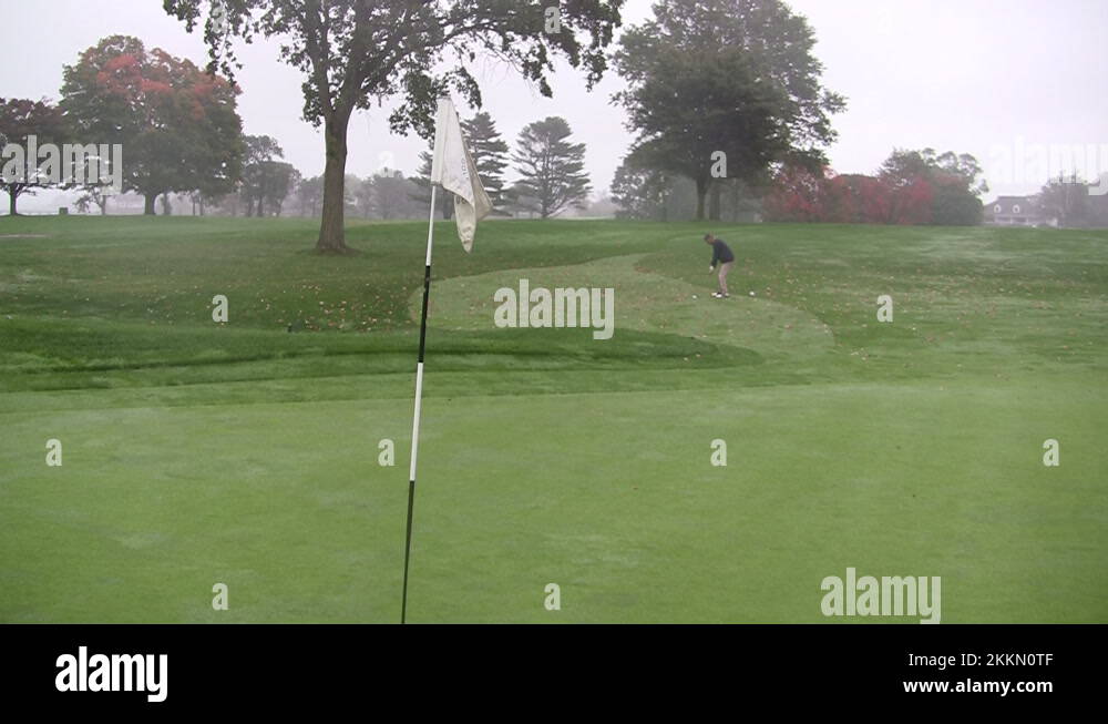 Foggy golf Stock Videos & Footage - HD and 4K Video Clips - Alamy