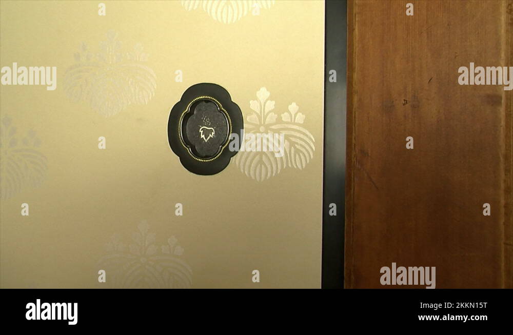 Japanese fusuma Stock Videos & Footage - HD and 4K Video Clips - Alamy