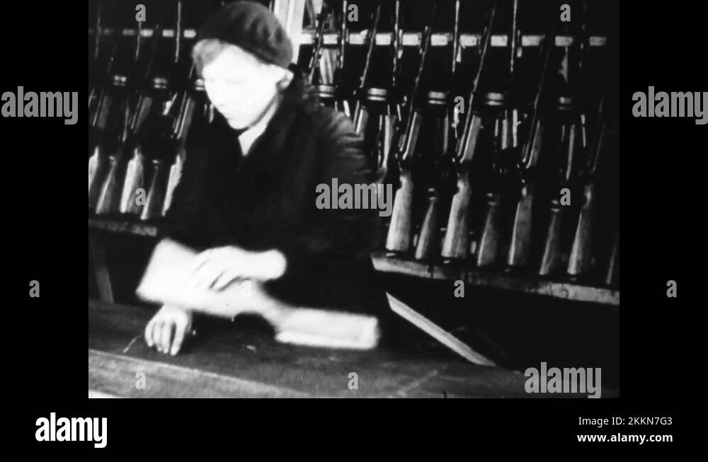 Russian Women And Teenagers Working In Arms Factory During World War II ...