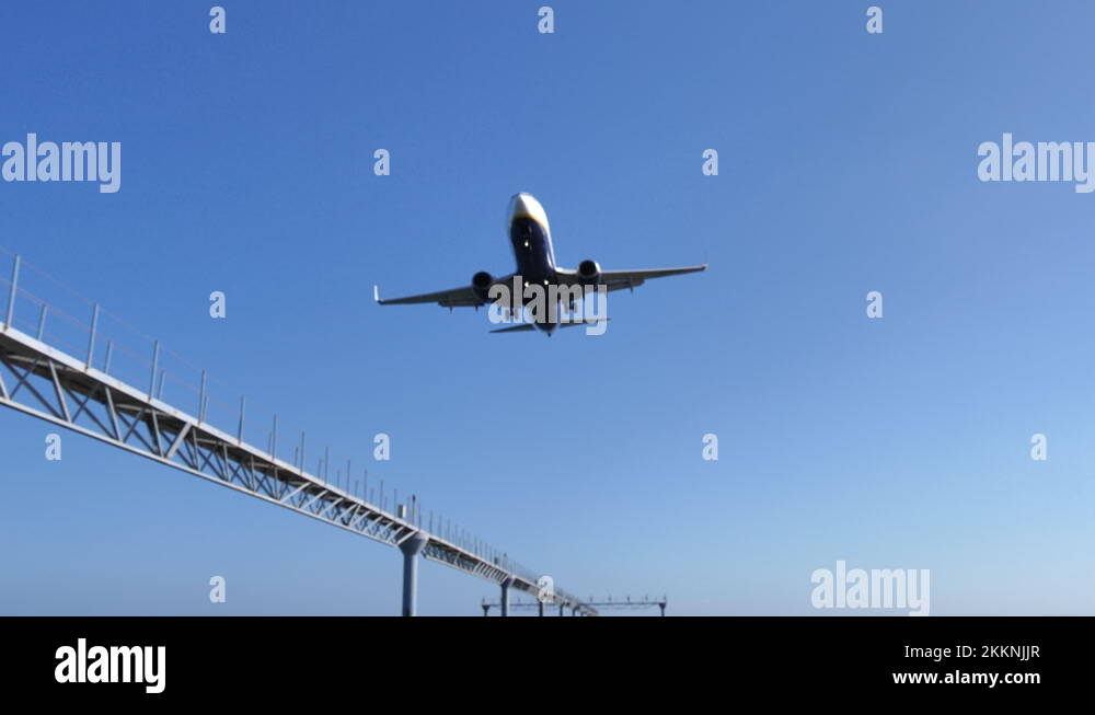 Ryanair boeing 737 landing Stock Videos & Footage - HD and 4K Video ...