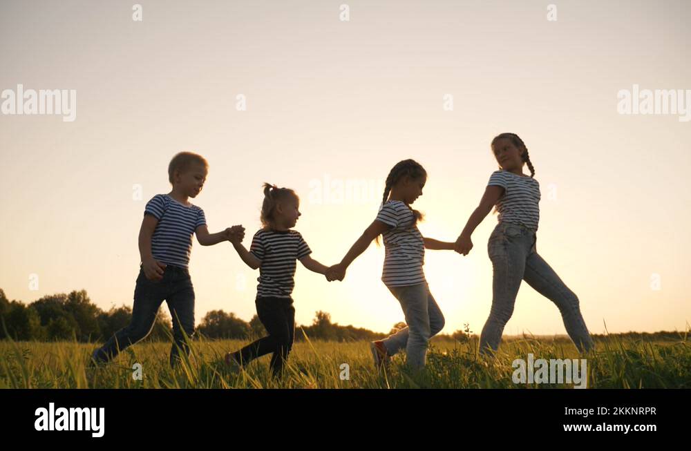 Family kids walk Stock Videos & Footage - HD and 4K Video Clips - Alamy