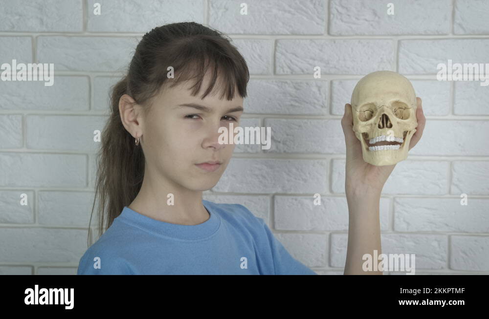 Head skull open Stock Videos & Footage - HD and 4K Video Clips - Alamy