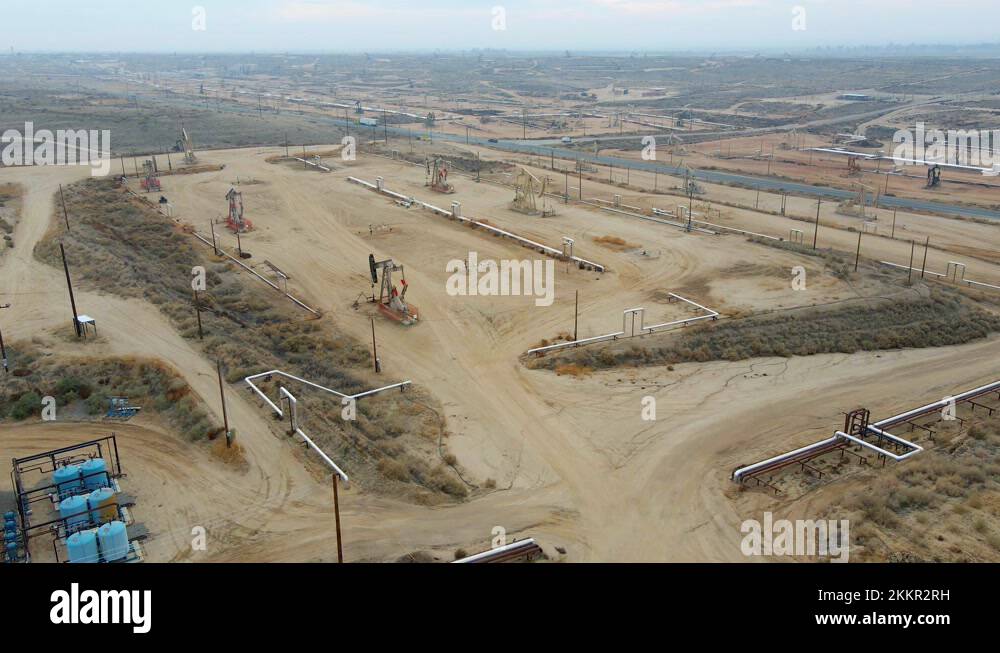 Desert oil field Stock Videos & Footage - HD and 4K Video Clips - Alamy