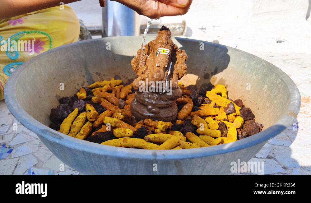 Ganapati mud idol Stock Videos & Footage - HD and 4K Video Clips - Alamy