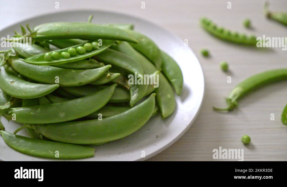 White sweet peas Stock Videos & Footage - HD and 4K Video Clips - Alamy