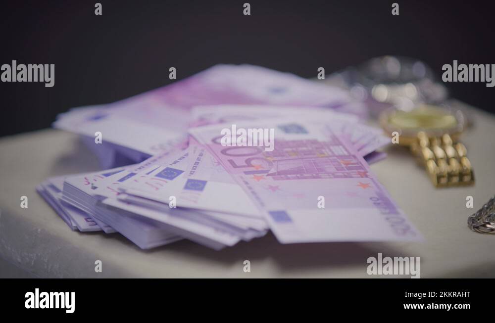 3 chains Stock Videos & Footage - HD and 4K Video Clips - Alamy
