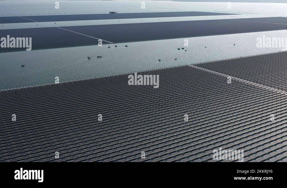 Floating solar sea Stock Videos & Footage - HD and 4K Video Clips - Alamy