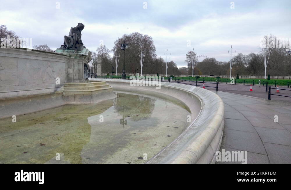 Stabilized, 4k shot of the iconic Buckingham Palace square empty, no ...