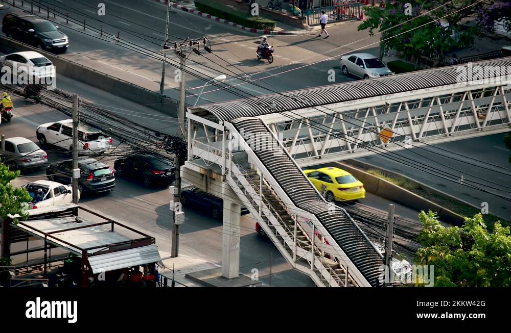 Footbridge over road Stock Videos & Footage - HD and 4K Video Clips - Alamy