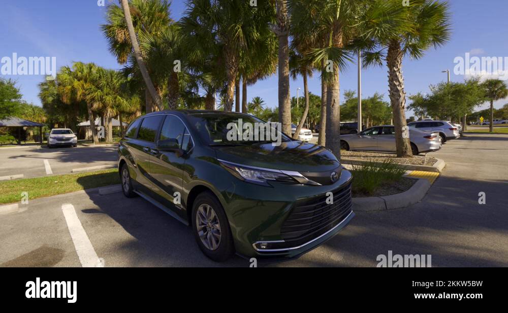2021 Toyota Sienna XLE Hybrid minivan Stock Video Footage - Alamy 2021 Toyota Sienna XLE Hybrid minivan Stock Video Footage - Alamy
