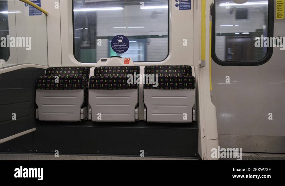 Tfl circle Stock Videos & Footage - HD and 4K Video Clips - Alamy