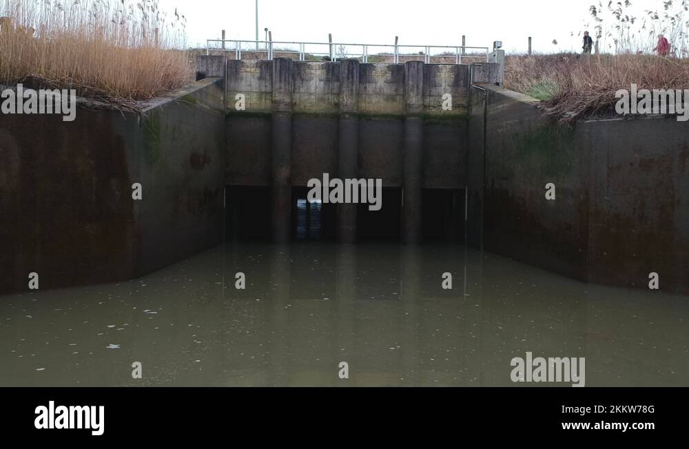 Low water dam flood Stock Videos & Footage - HD and 4K Video Clips - Alamy