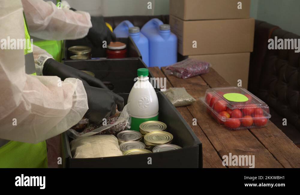 Grocery boxes Stock Videos & Footage - HD and 4K Video Clips - Alamy