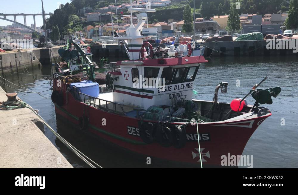White boat Stock Videos & Footage - HD and 4K Video Clips - Alamy
