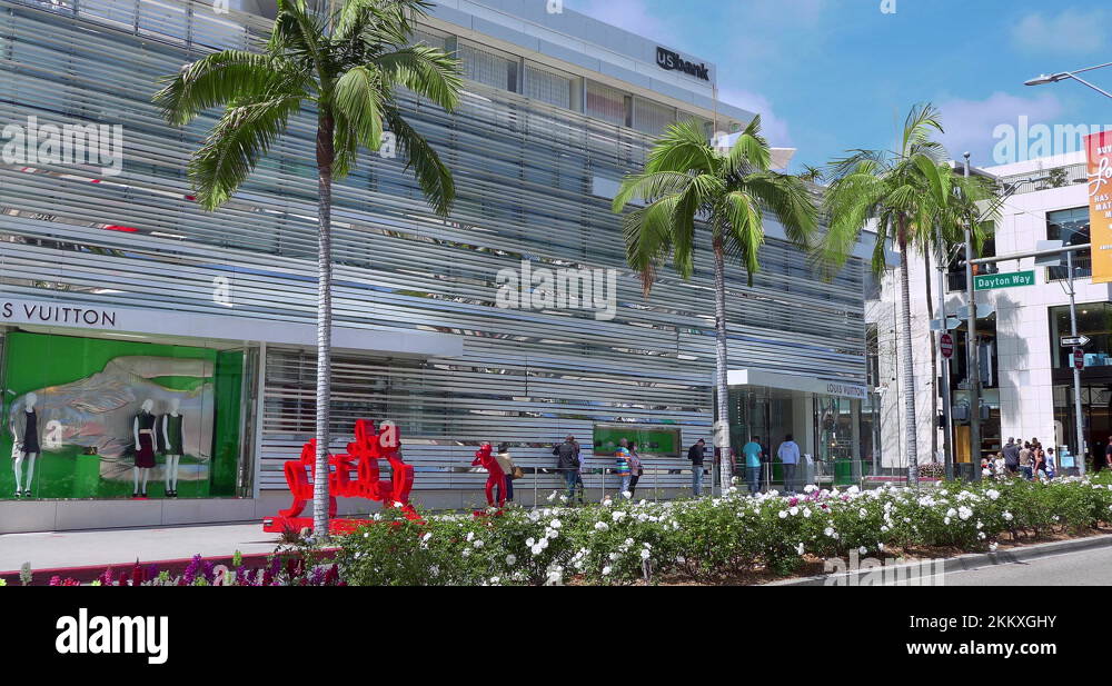 Tourists shopping at Louis Vuitton on Rodeo Drive in Beverly Hills, Los ...