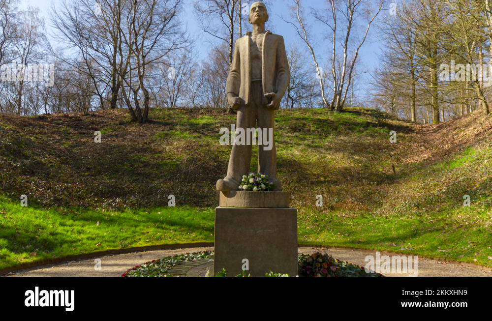 Ww2 memorial stone Stock Videos & Footage - HD and 4K Video Clips - Alamy