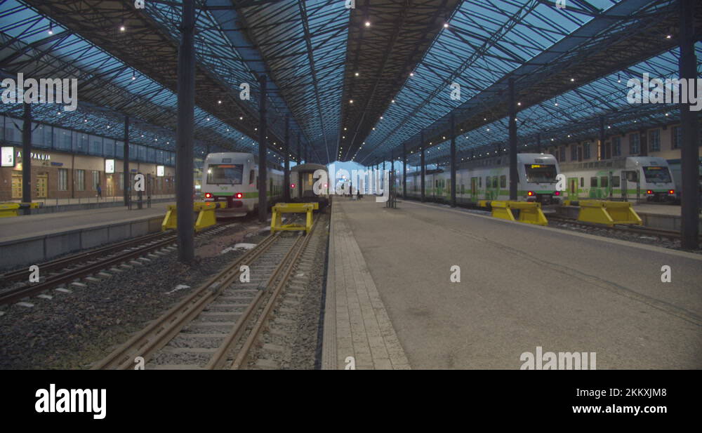 Train platforms Stock Videos & Footage - HD and 4K Video Clips - Alamy