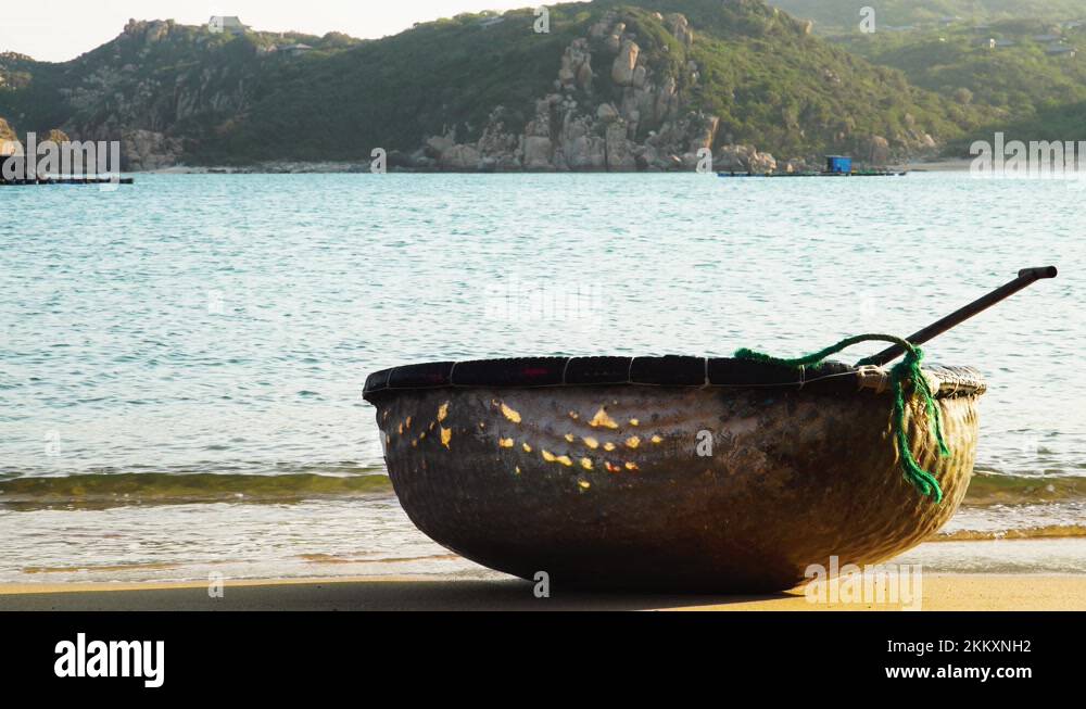 Coracle vietnam Stock Videos & Footage - HD and 4K Video Clips - Alamy