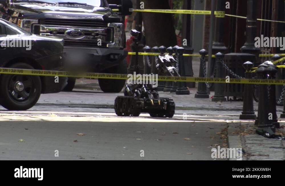 Bomb defusing robot Stock Videos & Footage - HD and 4K Video Clips - Alamy
