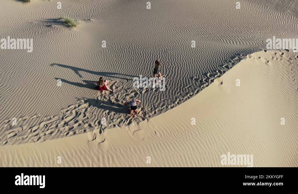 Desert models Stock Videos & Footage - HD and 4K Video Clips - Alamy