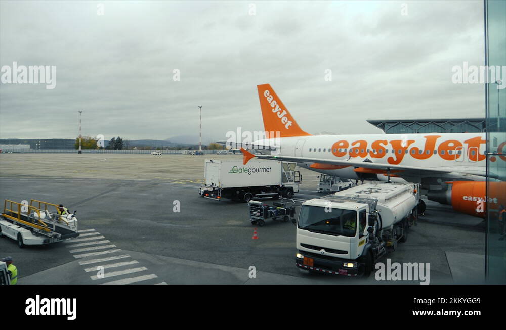 Easyjet low cost aircraft Stock Videos & Footage - HD and 4K Video ...