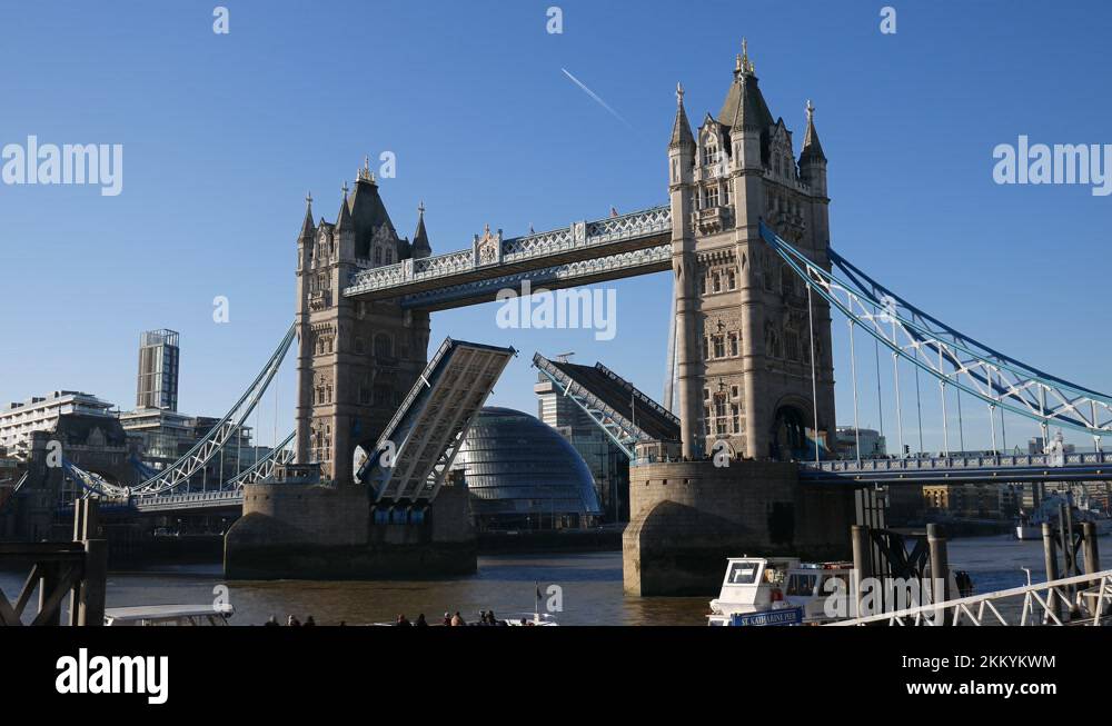 Bridge closing Stock Videos & Footage - HD and 4K Video Clips - Alamy