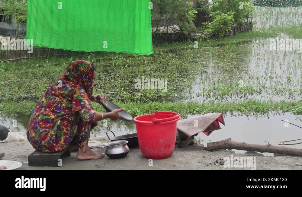 Bangladeshi Village Poor Woman Washing Dishes Outside Stock Video Footage Alamy