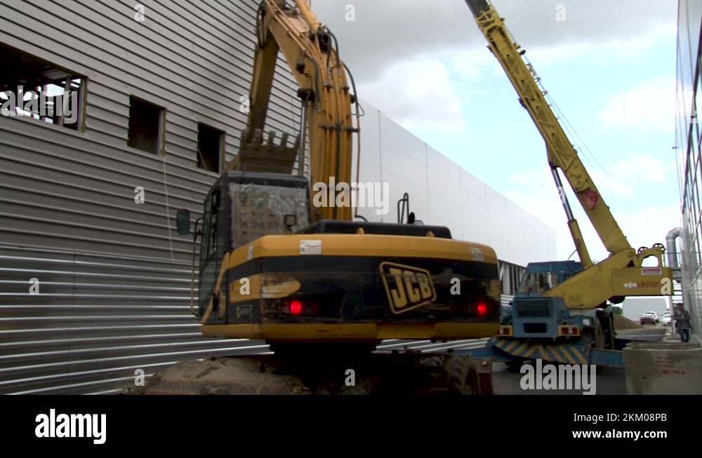 Jcb bucket Stock Videos & Footage - HD and 4K Video Clips - Alamy
