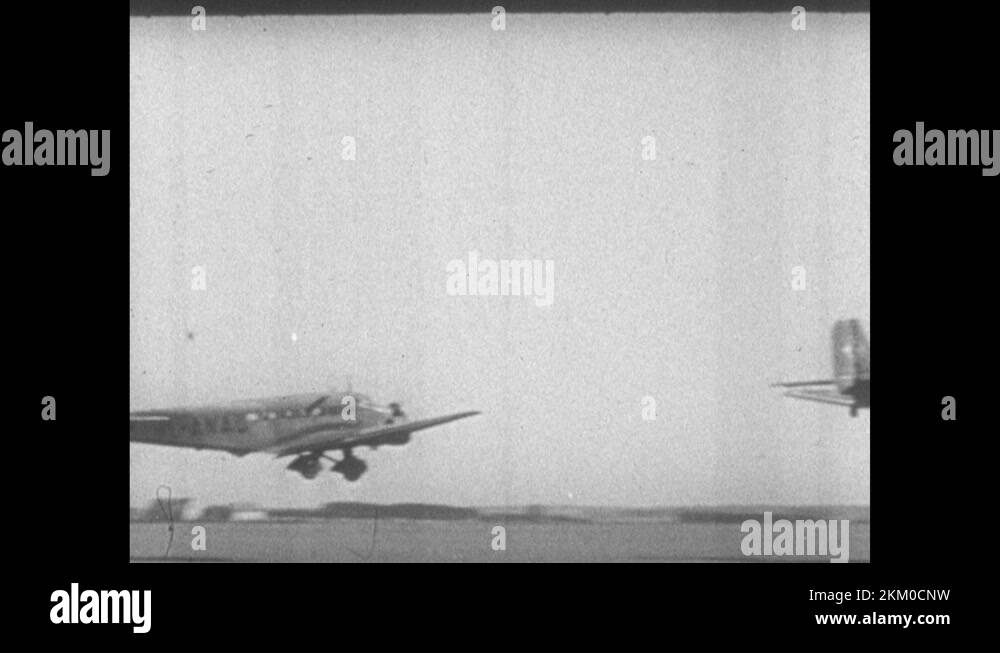 Overhead planes Stock Videos & Footage - HD and 4K Video Clips - Alamy