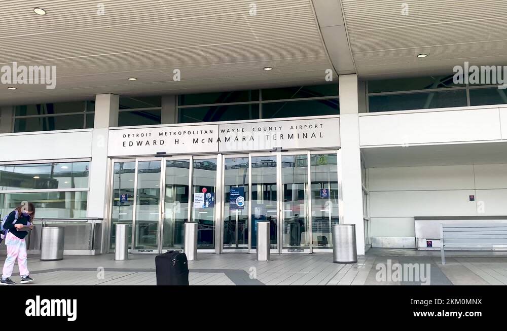 Entrance of Edward H. McNamara Terminal of Detroit Metropolitan Wayne ...