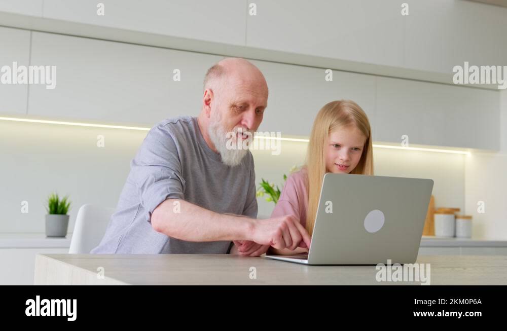 Explaining laptop Stock Videos & Footage - HD and 4K Video Clips - Alamy