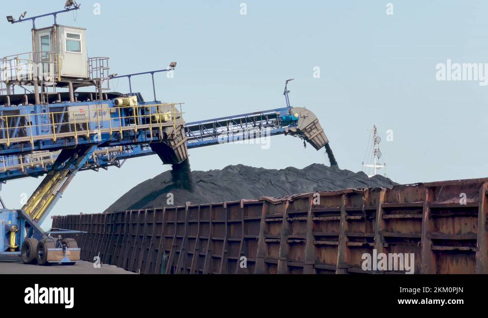 Barge dry dock Stock Videos & Footage - HD and 4K Video Clips - Alamy
