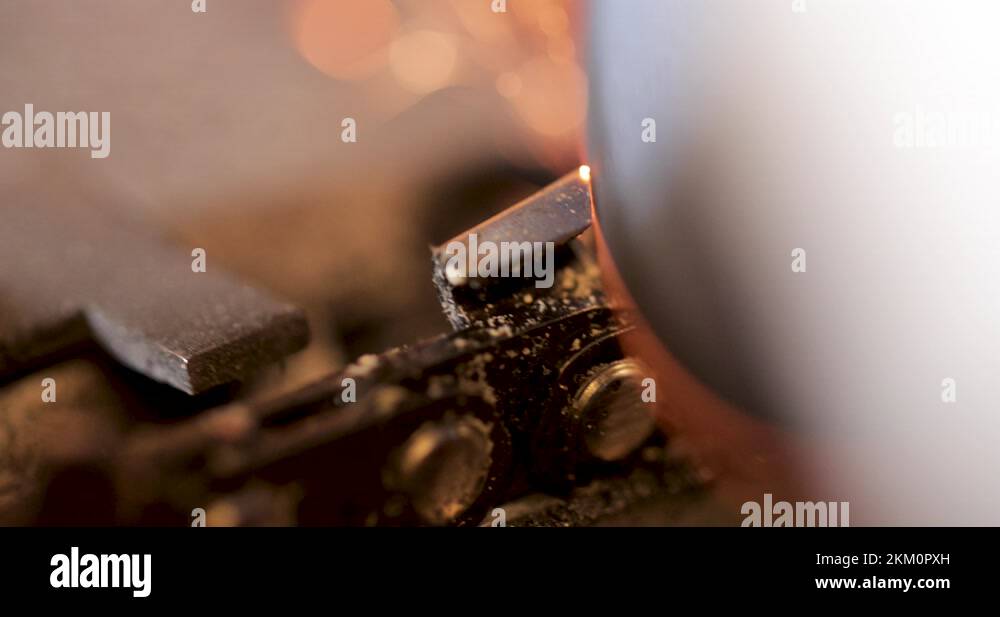 Chainsaw chain sharpening with automatic sharpening machine. Was filmed ...