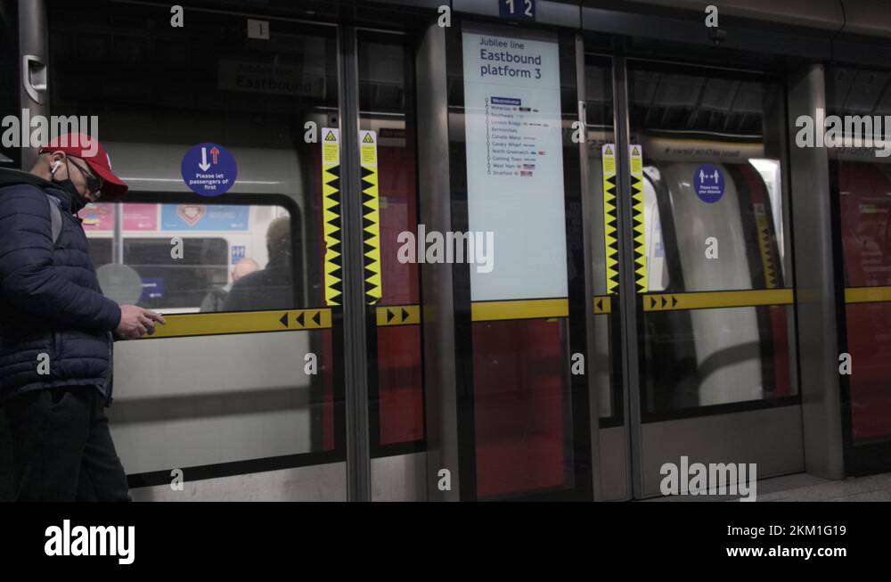 Jubilee line underground train Stock Videos & Footage - HD and 4K Video ...