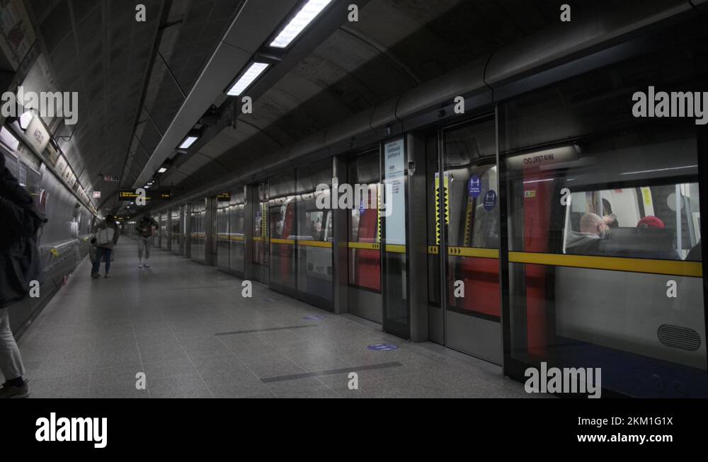 Waterloo underground station jubilee line Stock Videos & Footage - HD ...