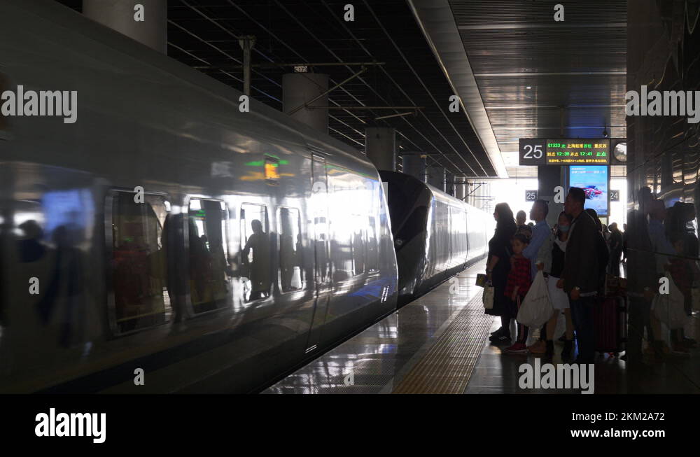 Crowded railway station platform Stock Videos & Footage - HD and 4K ...