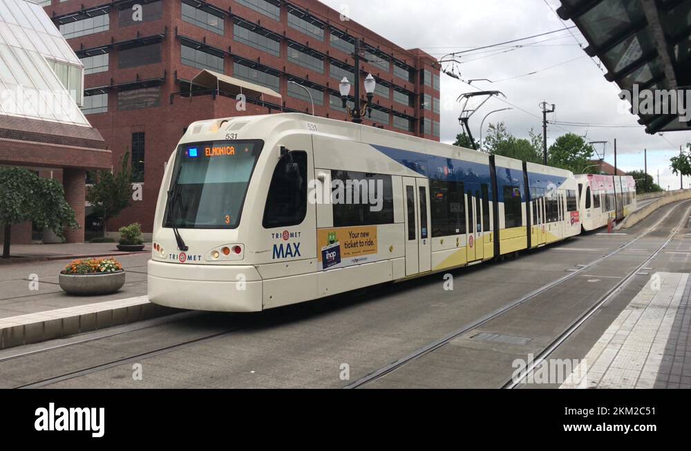 Light rail platform Stock Videos & Footage - HD and 4K Video Clips - Alamy