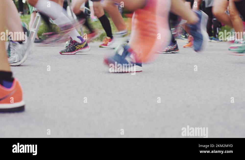 Walking synchronized Stock Videos & Footage - HD and 4K Video Clips - Alamy