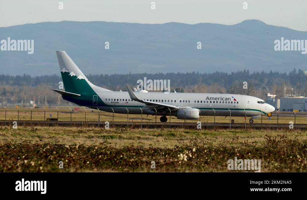 American Airlines Boeing 737 in special ‘Reno Air’ retro livery Stock ...