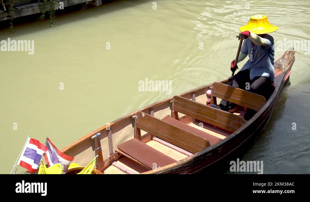 Thailand boat vendor Stock Videos & Footage - HD and 4K Video Clips - Alamy