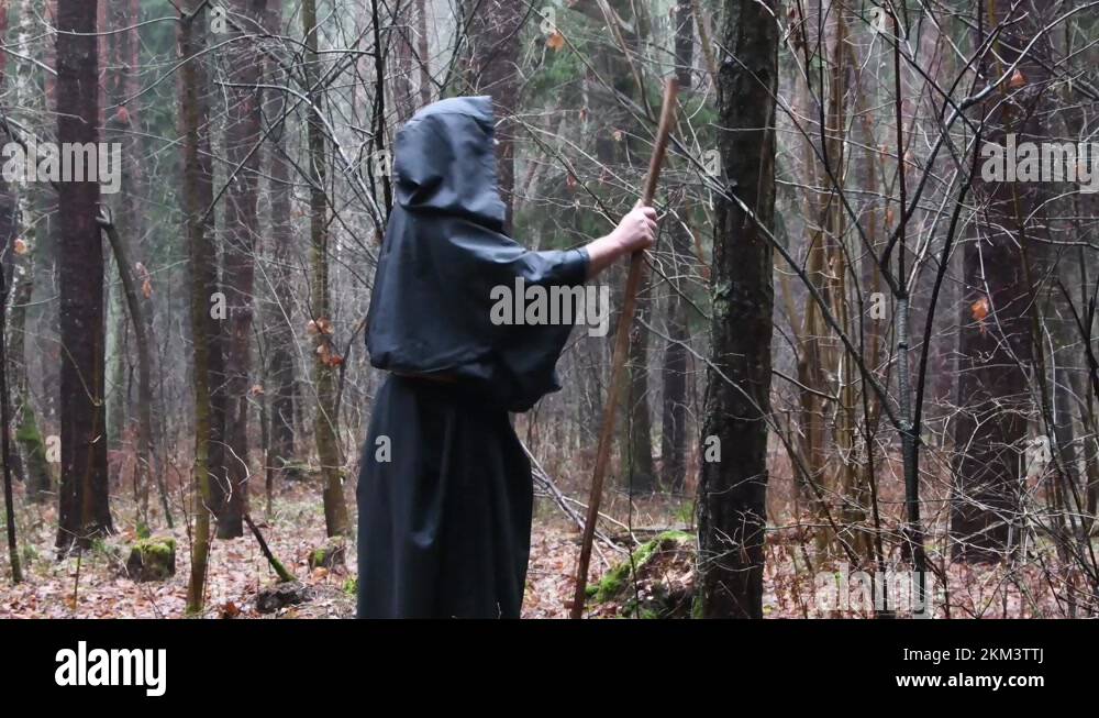 Druid robe Stock Videos & Footage - HD and 4K Video Clips - Alamy